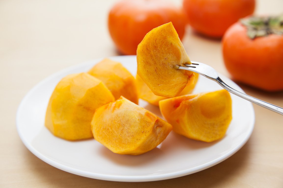 How to Cut Open a Persimmon Seed - The Plant Bible