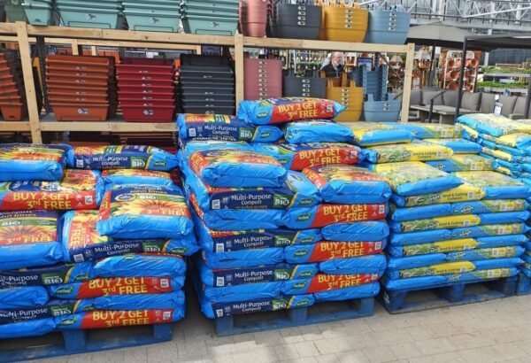 What is the Best Compost for Garden Vegetables? - The Plant Bible