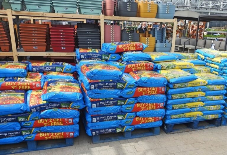 What is the Best Compost for Garden Vegetables? - The Plant Bible